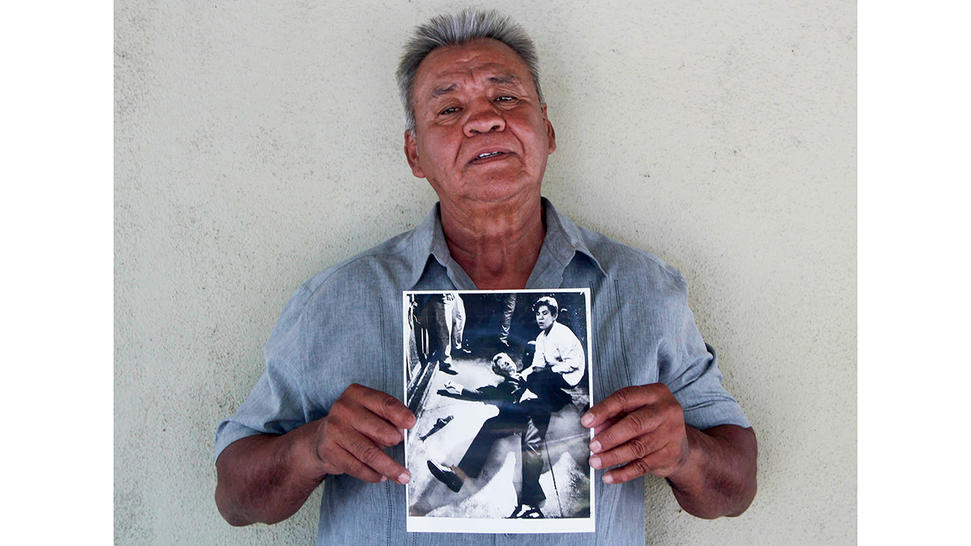 Muere Juan Romero, el chico que intentó ayudar a Robert F. Kennedy ...